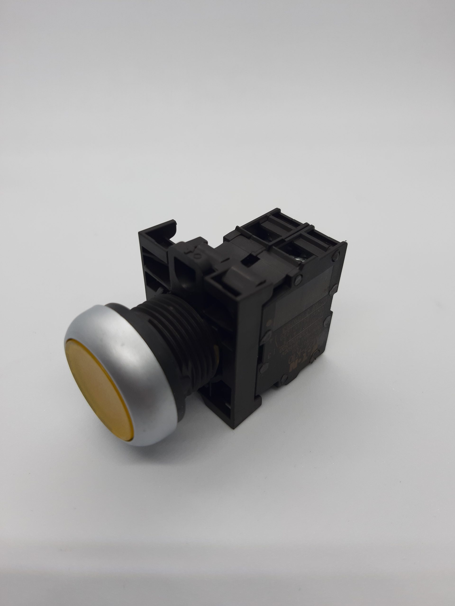 M22-DL-Y/K10/230-W 210012 BOTON PULSADOR LUMINOSO AMARILLO, LED 110/220V CON NA | Lepsac