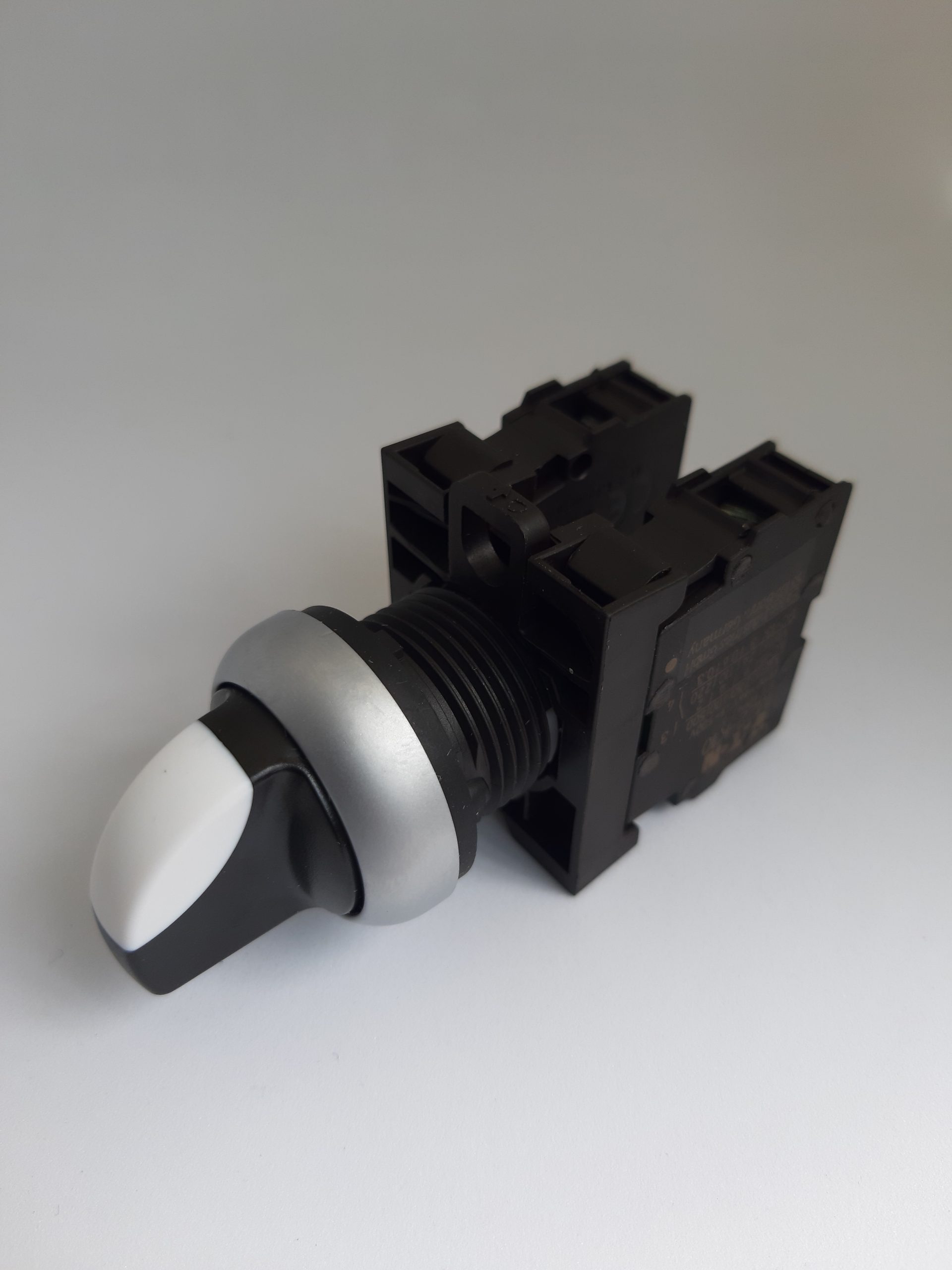 M22-WRK3-1/K11 210066 SELECTOR DE 3 POSICIONES CON RETORNO A LA DERECHA CON NA+NC | Lepsac