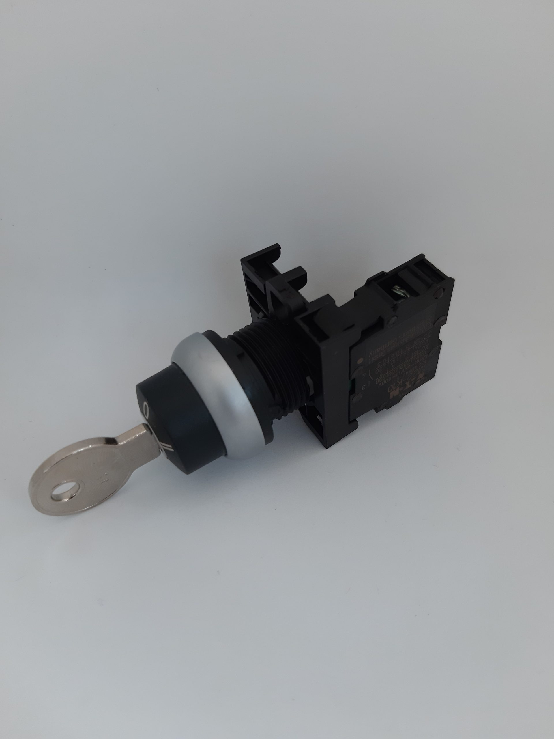 M22-WRS3/K20 210069 SELECTOR DE 3 POSICIONES CON LLAVE CON RETORNO AL CENTRO 2NA | Lepsac