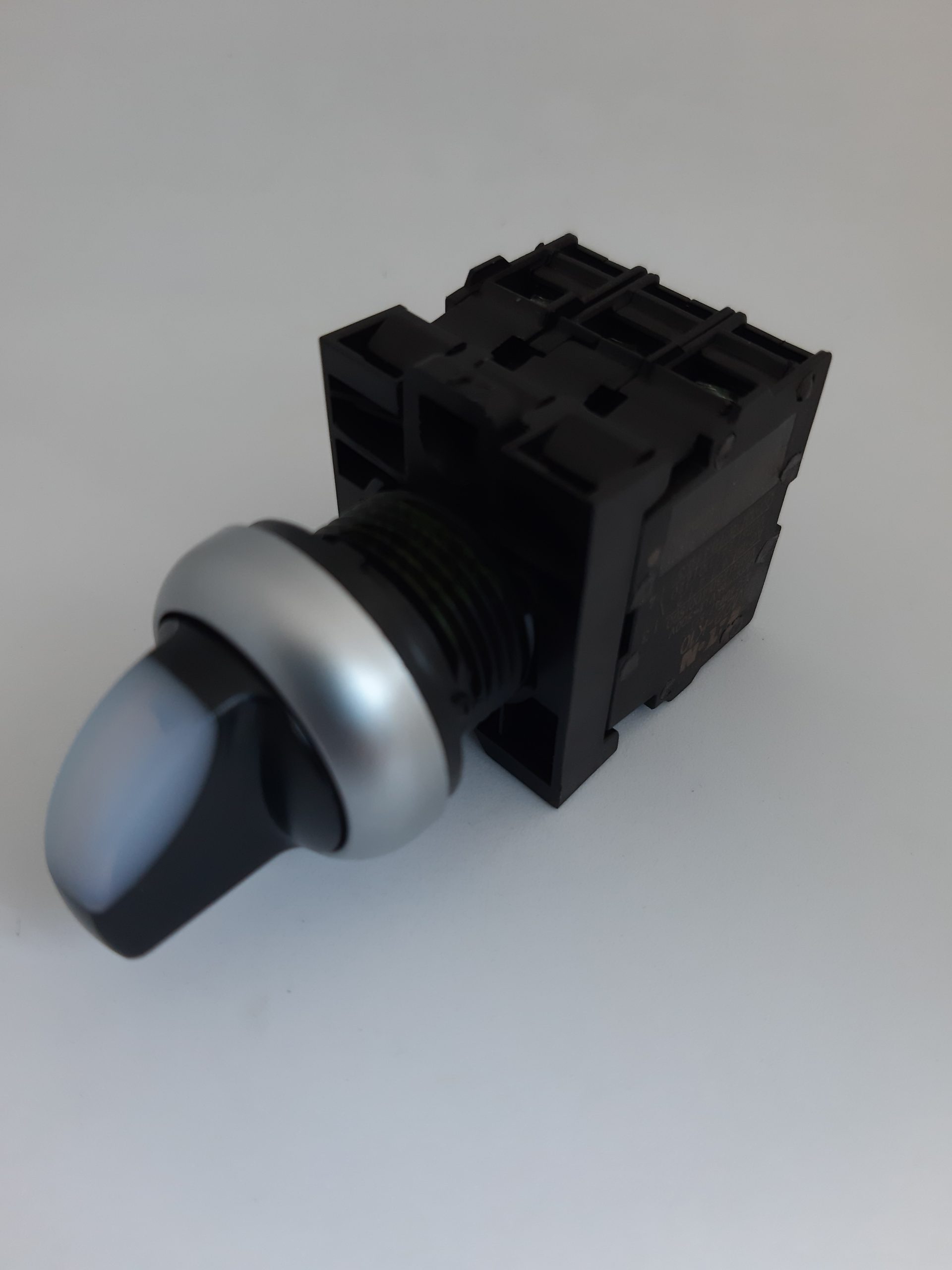 M22-WRLK3-W/LED24VAC/DC/K11 210086 SELECTOR LUMINOSO BLANCO 3 POSICIONES (I-0-II) 12/24V NA+NC ...